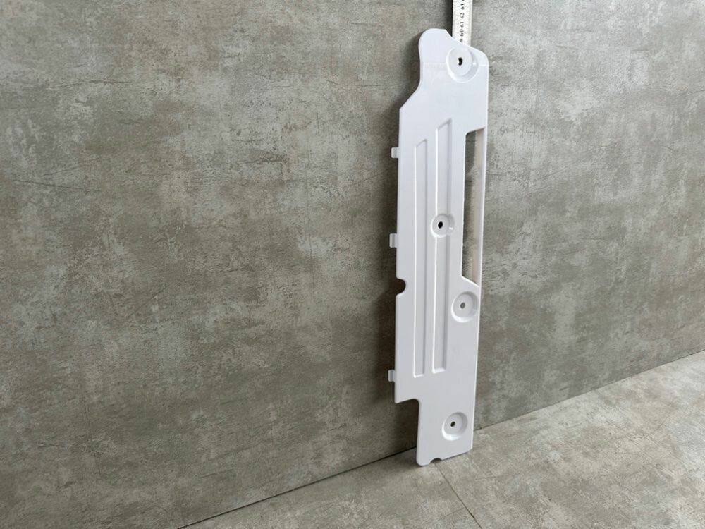 Накладка фары (панель защитная) правая VOLVO FH FM (вольво ФШ ФМ)