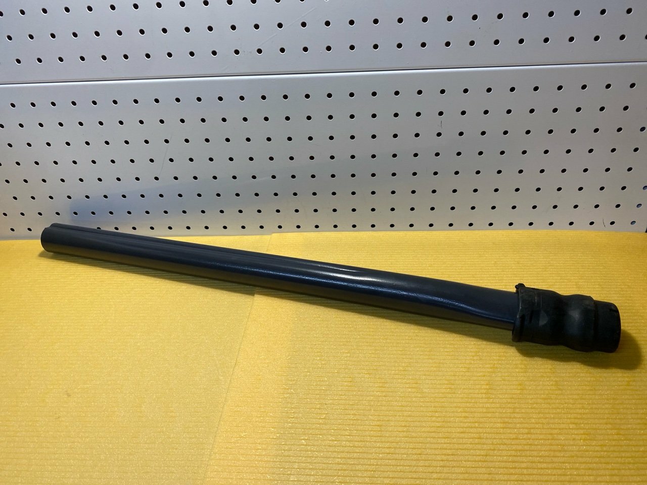 Крепление крыла (труба) заднего RENAULT VOLVO FH FM PREMIUM MAGNUM (рено вольво)