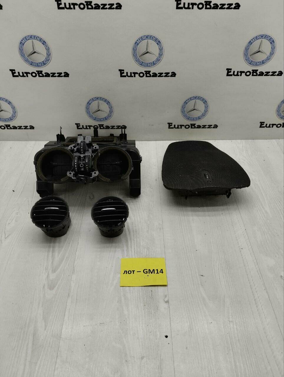 Дефлектор торпедо центральный Mercedes W209 A2098300754
