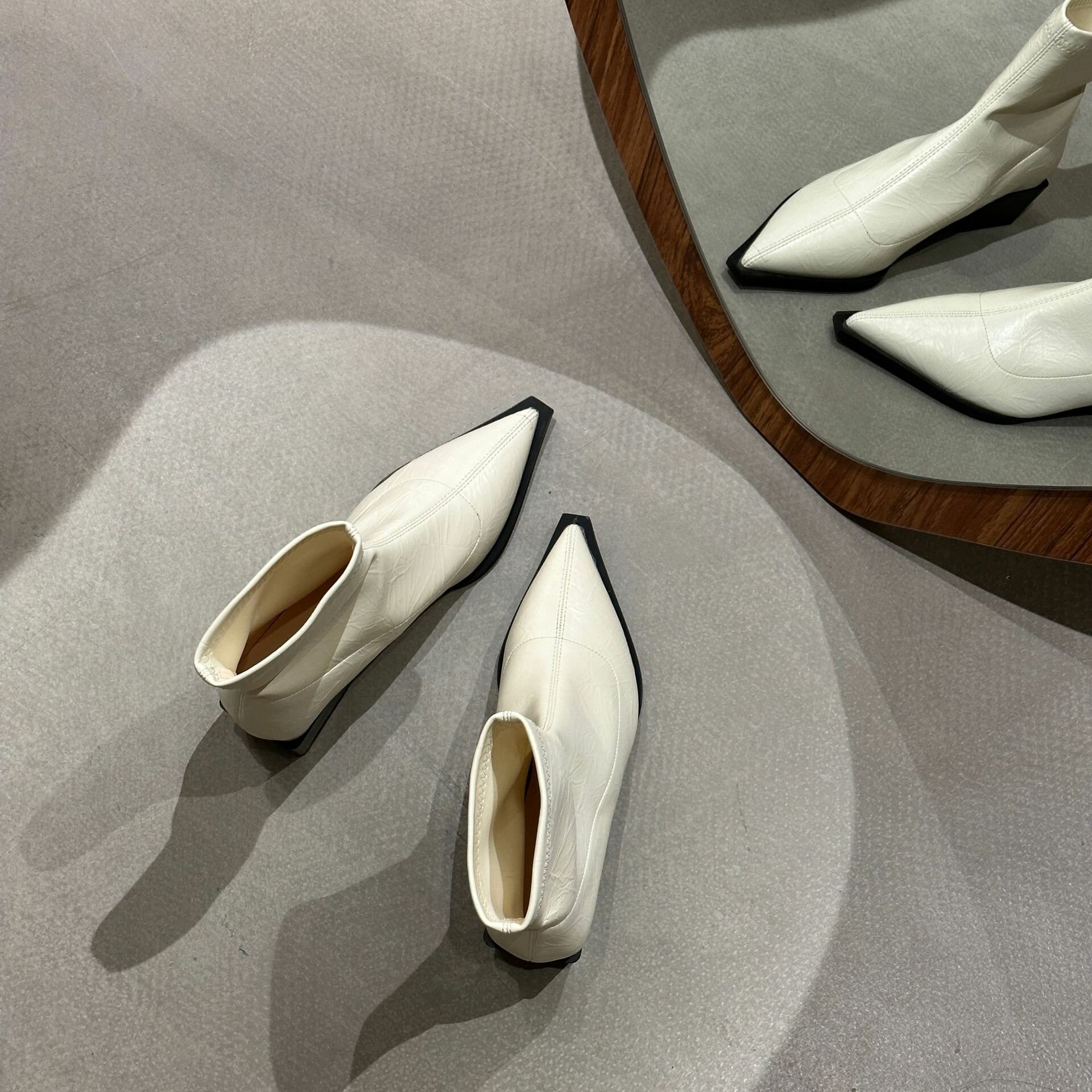 MOOCIE Ботинки Martin с острым носком, короткие женские сапоги, осенние и зимние, универсальные женские сапоги, модные узкие сапоги на толстом каблуке, нишевый дизайн, высокий класс