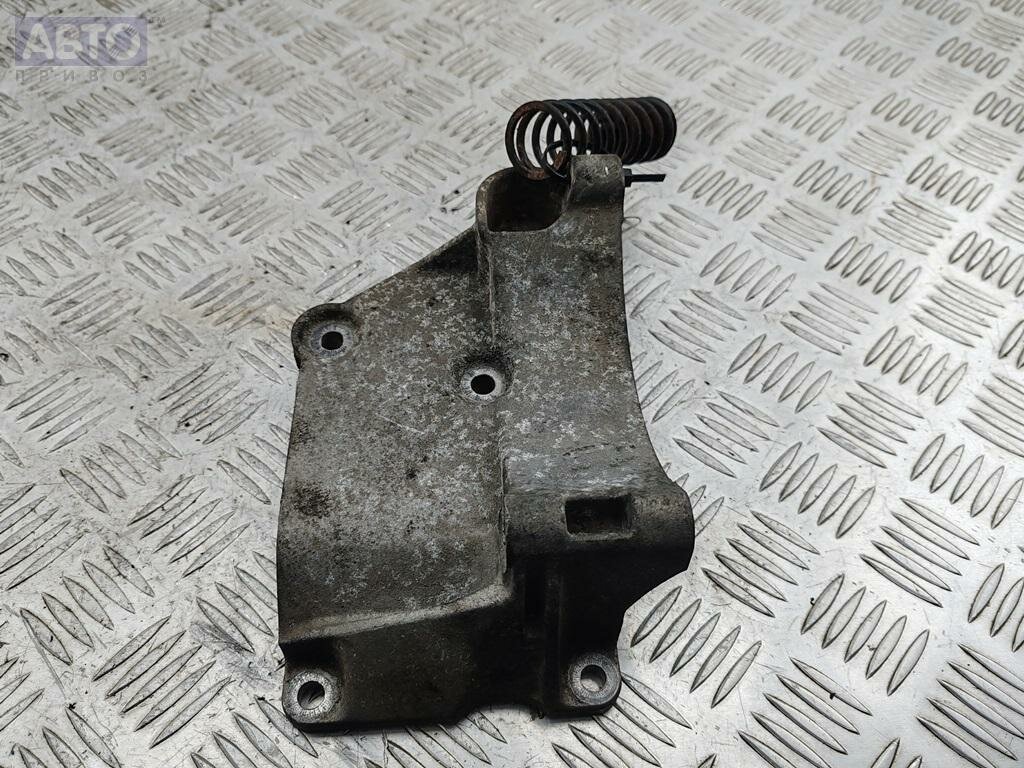 Кронштейн генератора Volkswagen Passat B3
