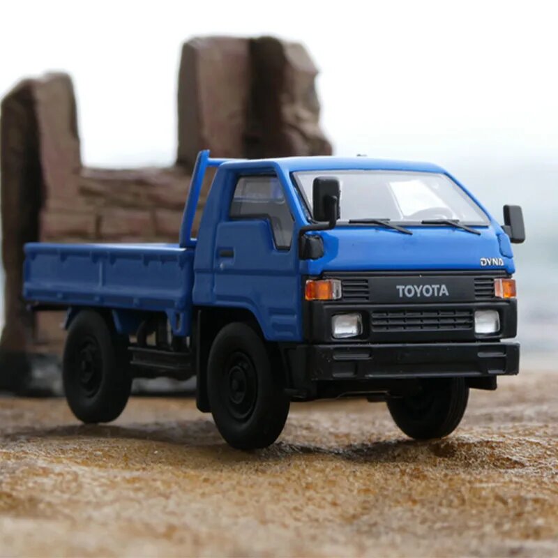 Maisto Масштабная модель грузовика Dyna 1:64 A