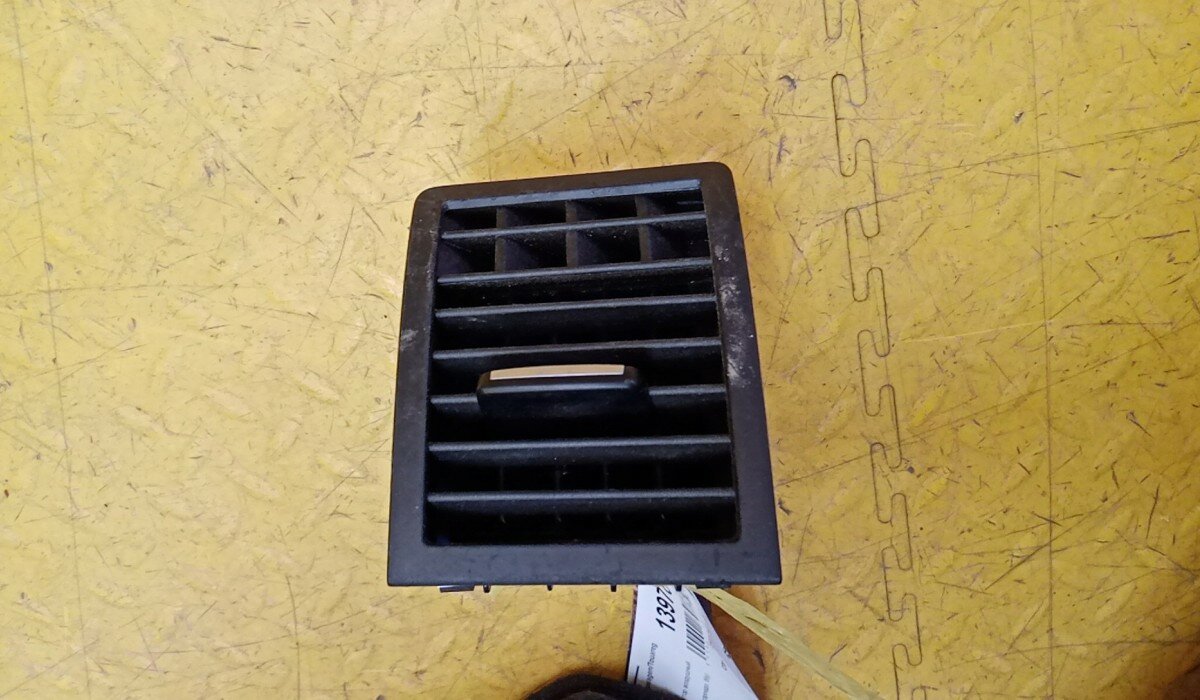 Дефлектор воздушный Touareg I Volkswagen 7L6819703D