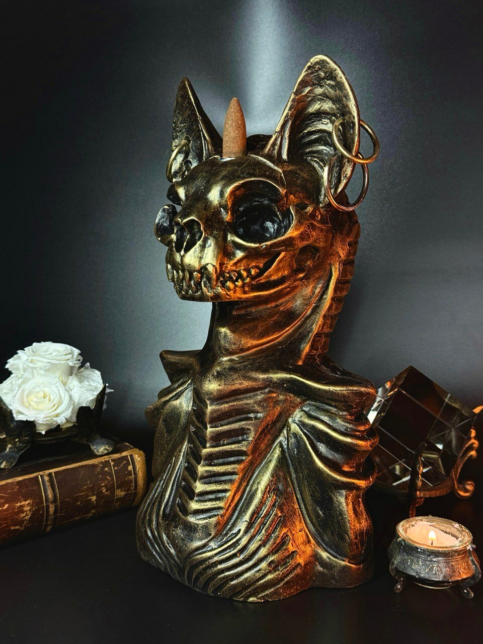 Гипсовая статуэтка для интерьера череп декоративный