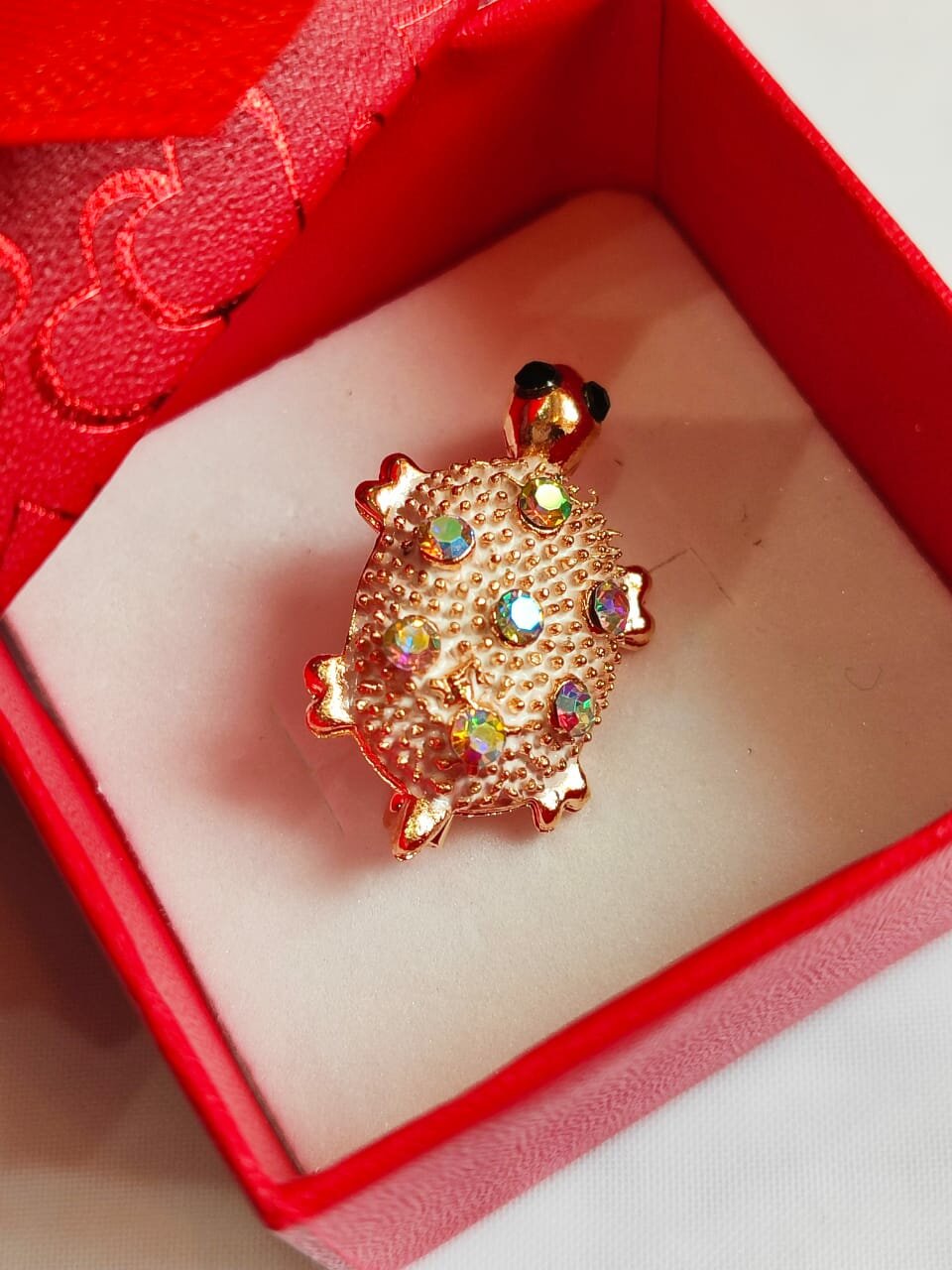 Брошь, эмаль, стразы