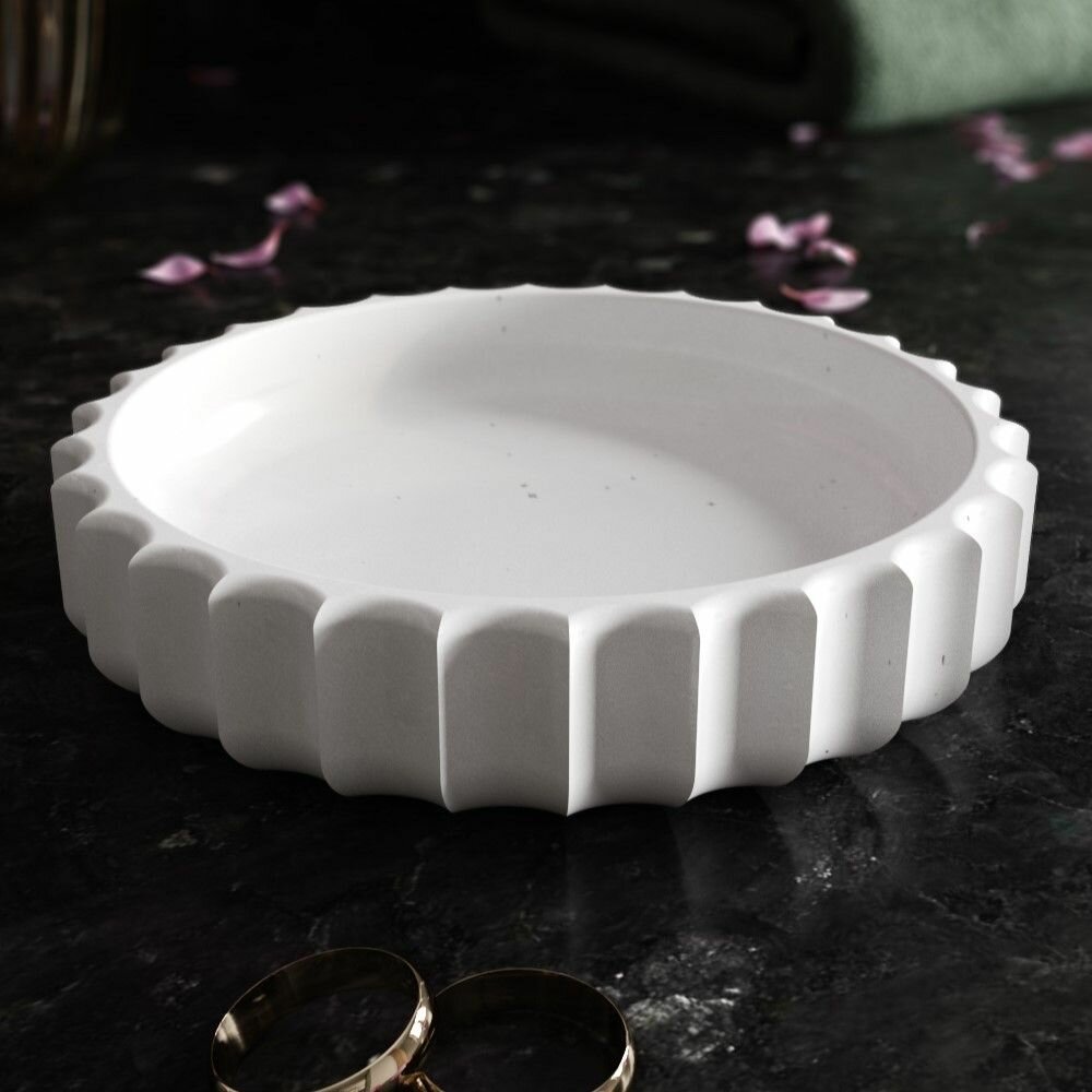 Интерьерная посуда для кухни и гостиной. Декоративная поднос - подставка 11х11 см. San Marino circle XS белая глянцевая.