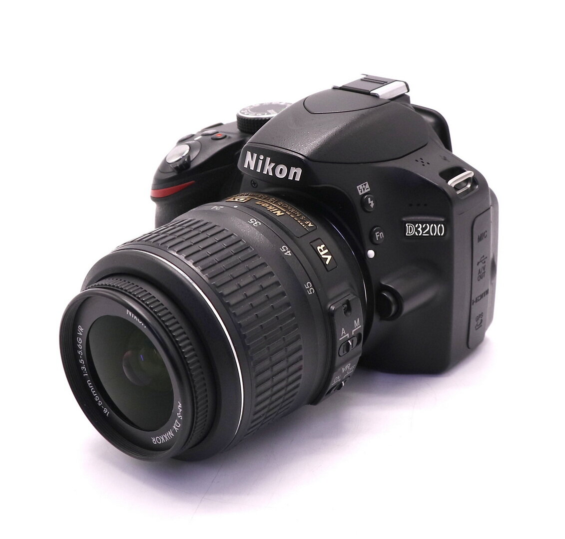 Фотокамера Nikon D3200 kit (пробег 9630 кадров)