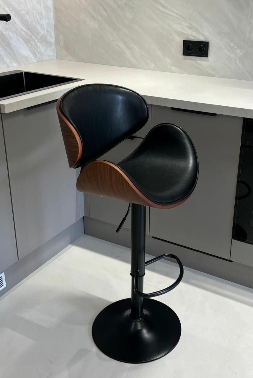 Барный стул черный