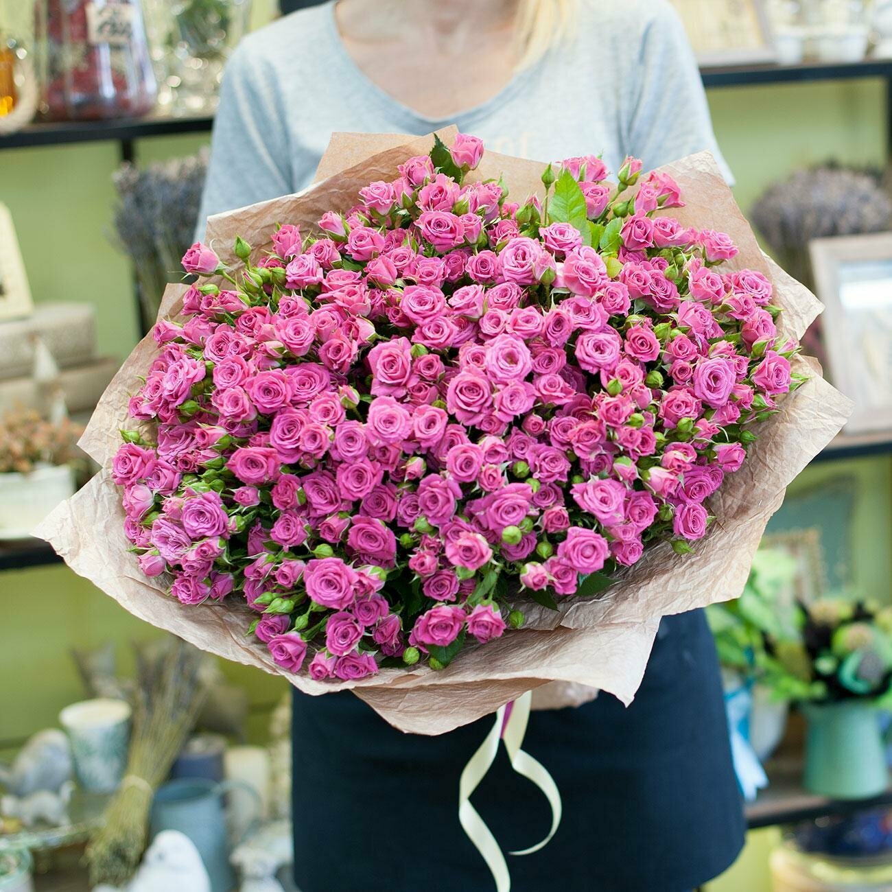 Букет из кустовых роз Charlotte "Лав Лидия", 51 цветок, подарочная упаковка