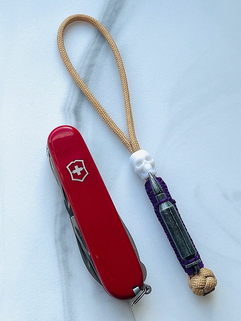 Темляк для ножа из паракорда с металлической бусиной пуля Калашникова