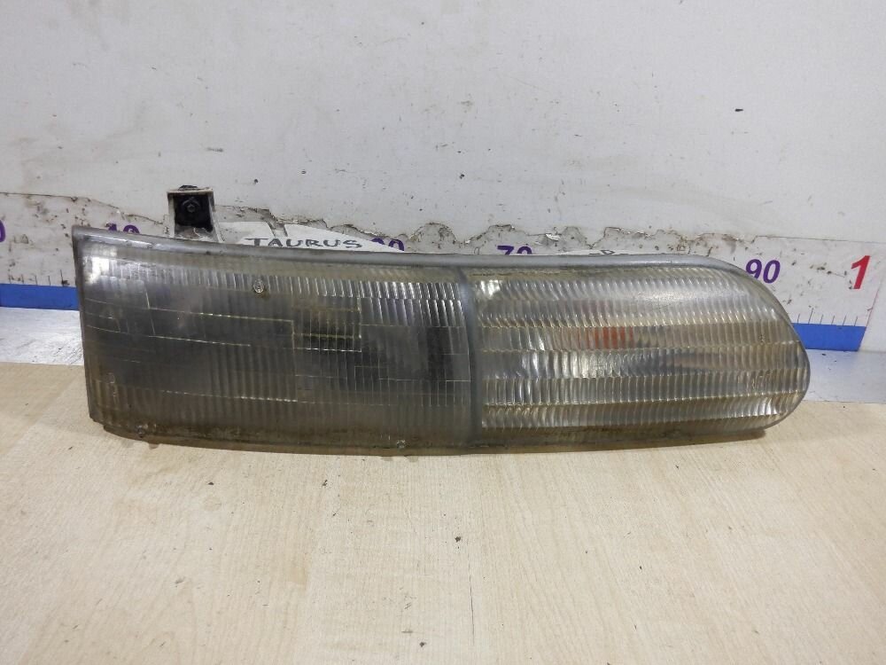Фара правая Ford Taurus F24Z13007A