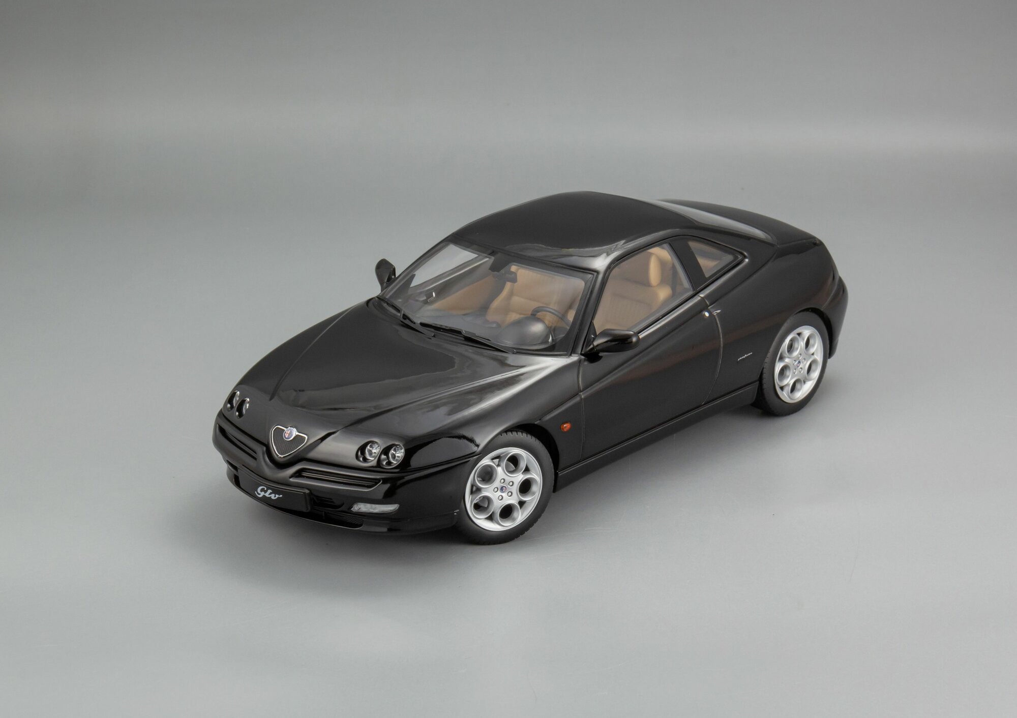 Масштабная модель Alfa Romeo GTV - 1999