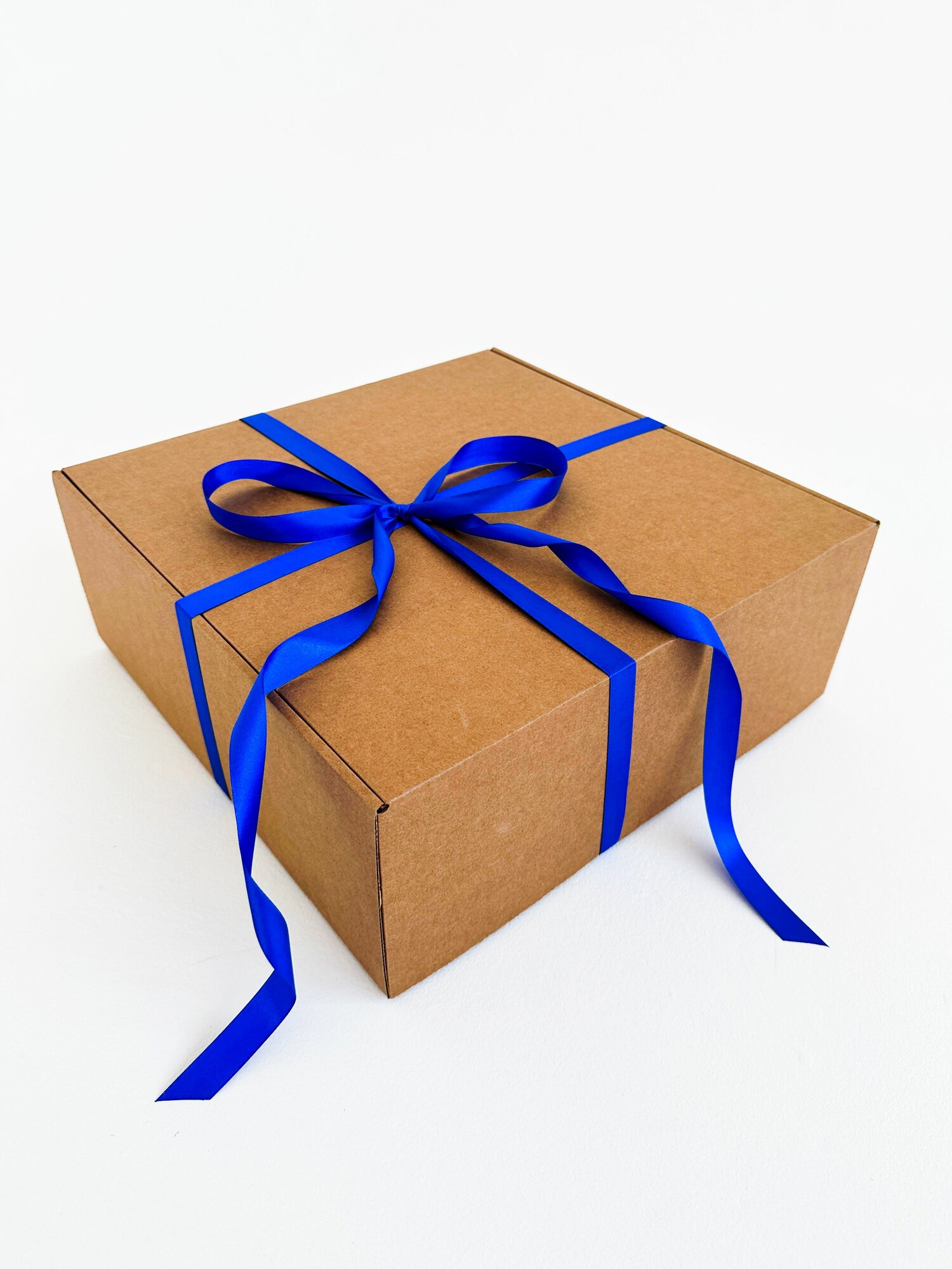 3 шт - Подарочная коробка GILEV 37x37x14 см с наполнителем и синей лентой