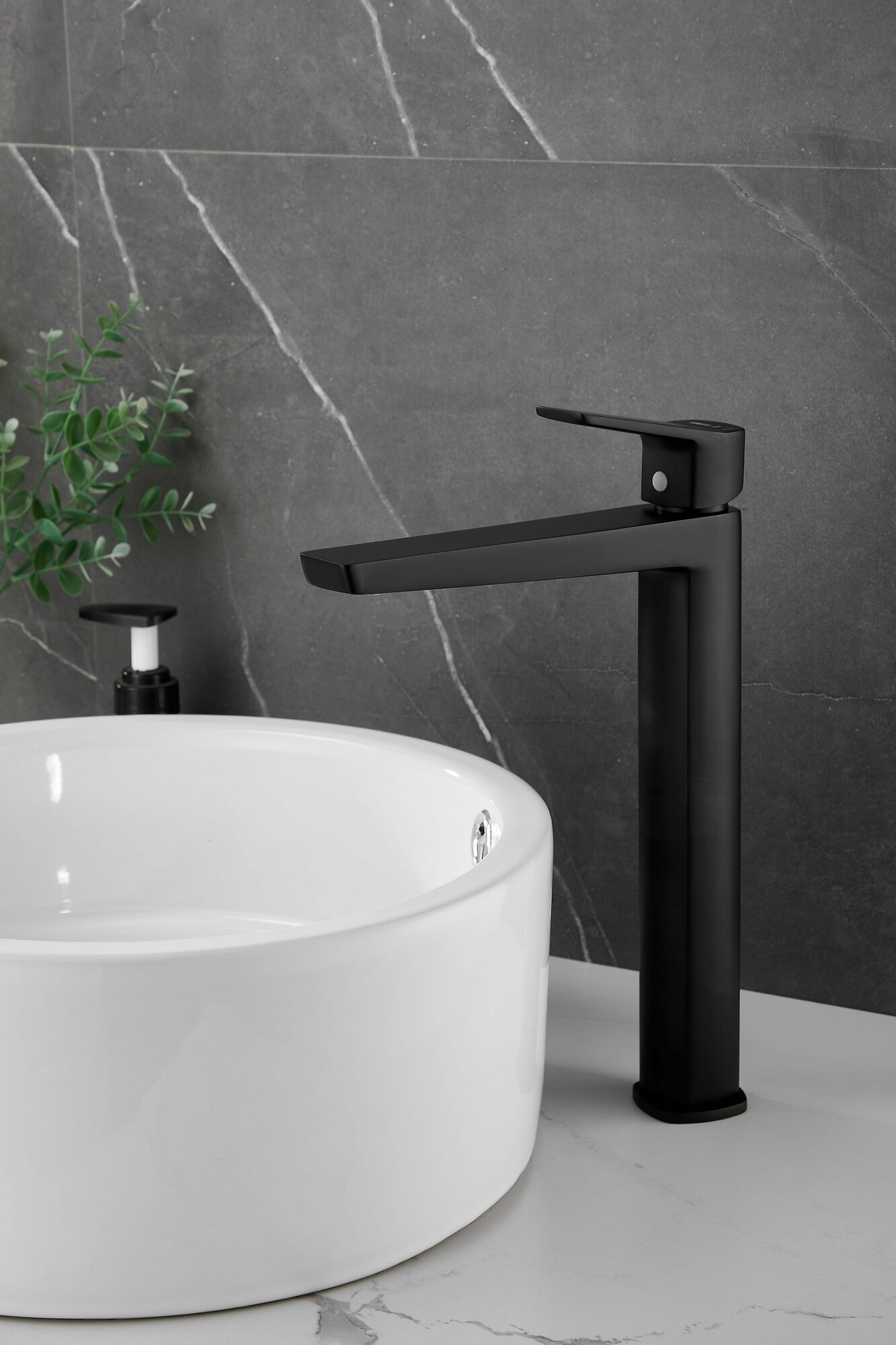 Смеситель для накладной раковины черный из латуни, кран высокий на мойку с литым изливом BELZ B11715-7