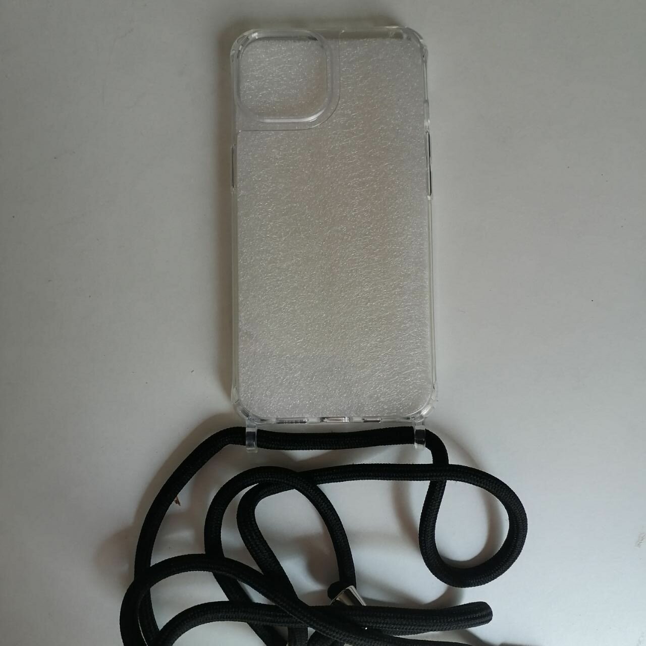 Чехол-накладка для IPhone 11 прозрачного цвета из высокого качества силикона и веревкой-цепочкой на шею.