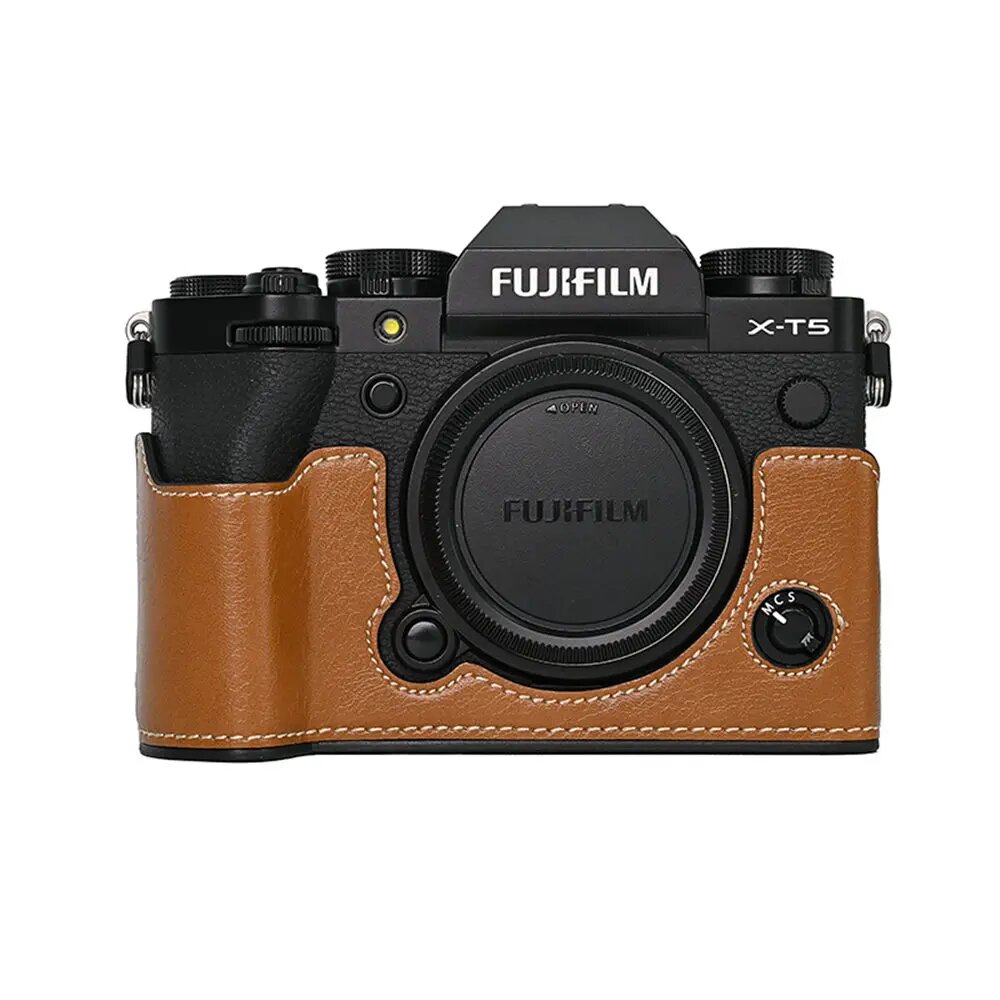 Fujifilm X-T5 с кожаным чехлом Brown