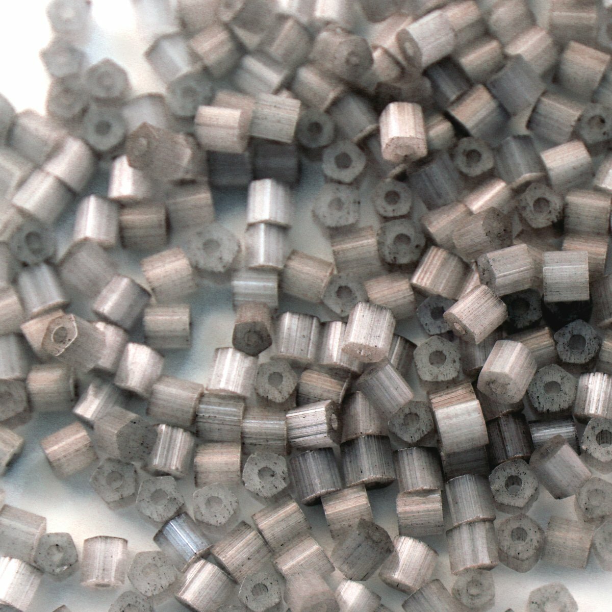 Бисер Радуга 20 гр рубка-гексагон 7/0 серый сатин