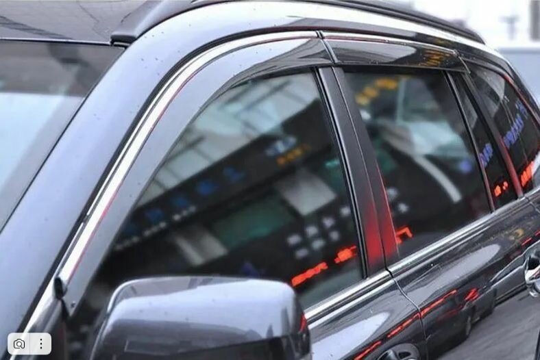 Дефлекторы окон Alvi-Style Toyota Camry 2011-2018 с молдингом из нержавеющей стали