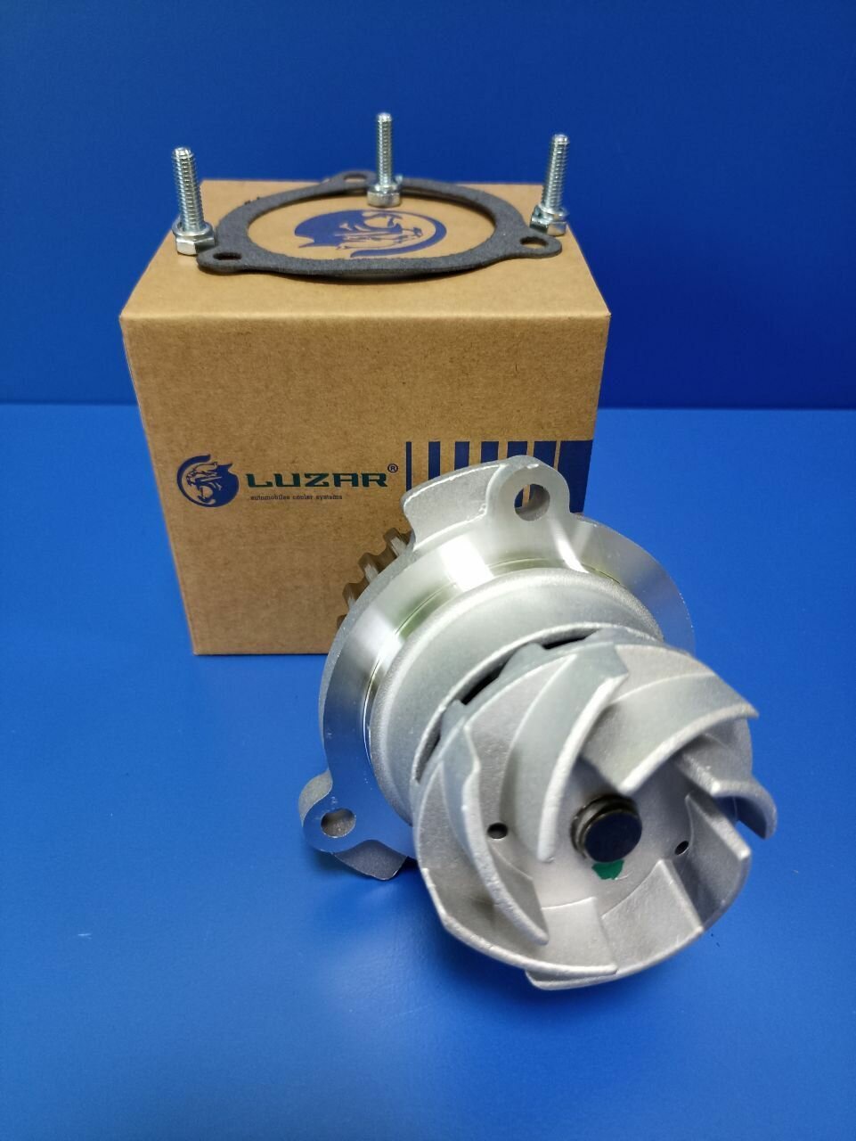Насос водяной "LUZAR" для автомобилей ВАЗ 2108-11, 13-15, Калина 8кл, Ока