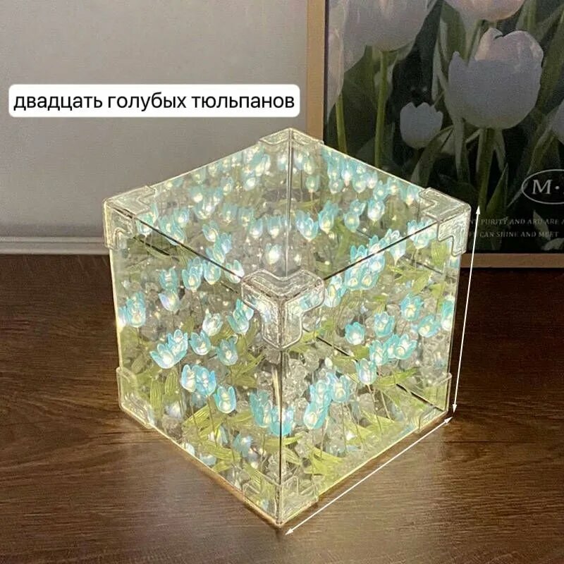 Зелёный тюльпан, кубик Рубика, ночная лампочка, настольная атмосфера