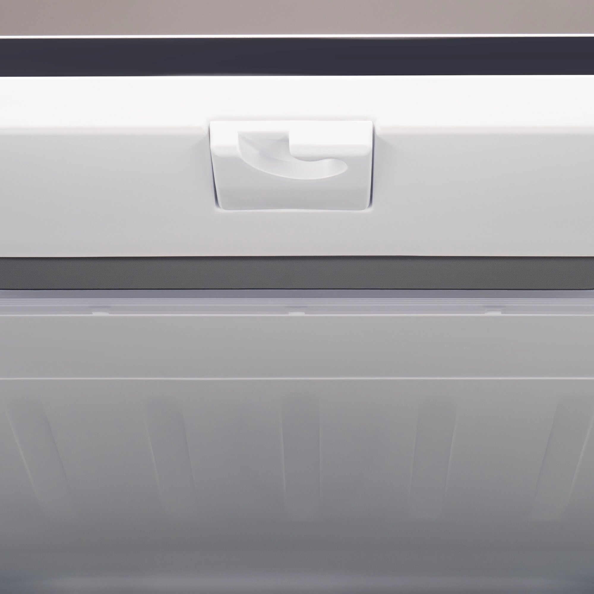 Холодильник Hyundai CM55043F Черное стекло