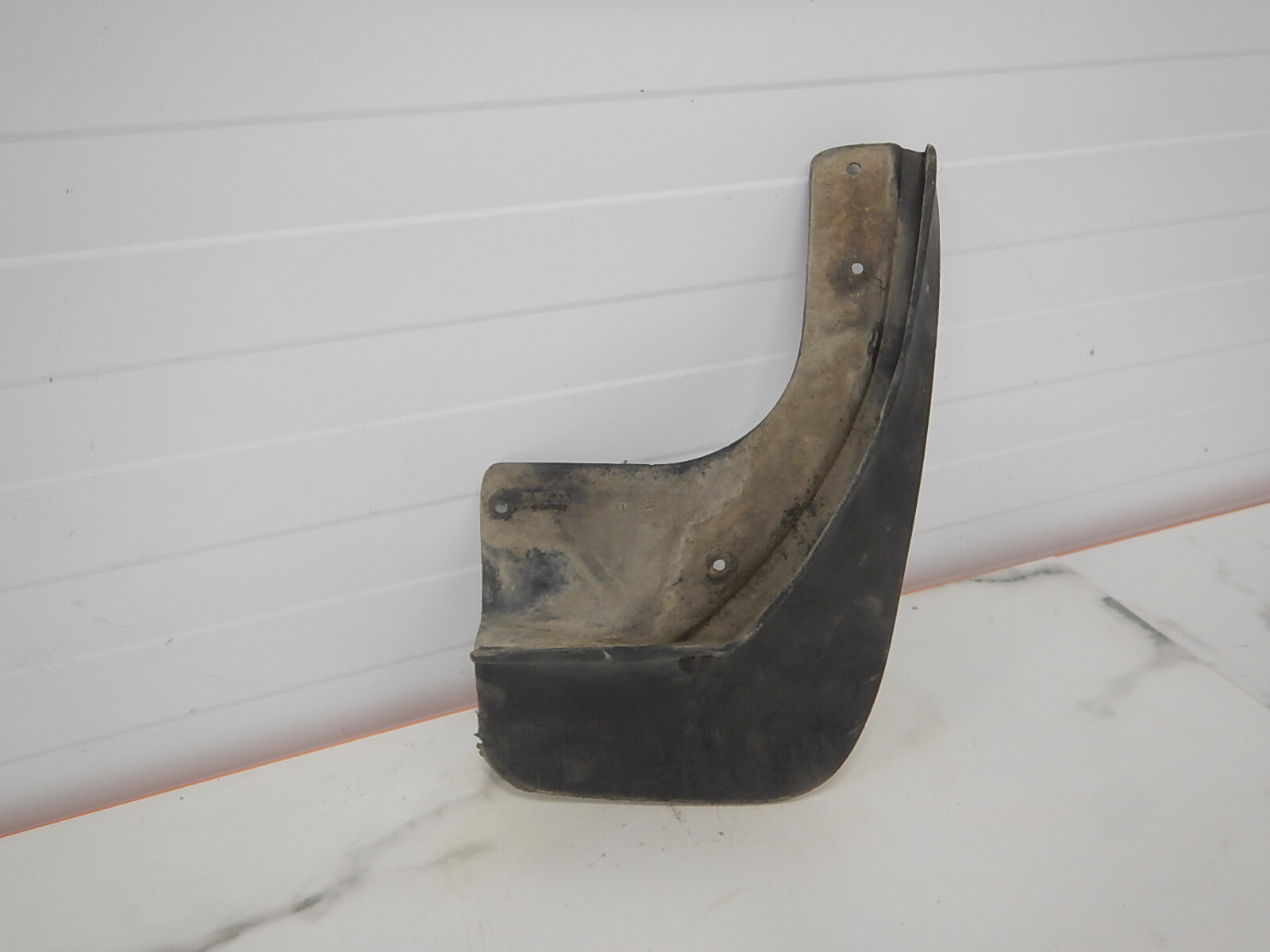 Б/У Брызговик задний правый, Volkswagen (Фольксваген)-PASSAT B8 (15-) VOLKSWAGEN PASSAT B8 (15-) Задиры,трещины. 597267 ...