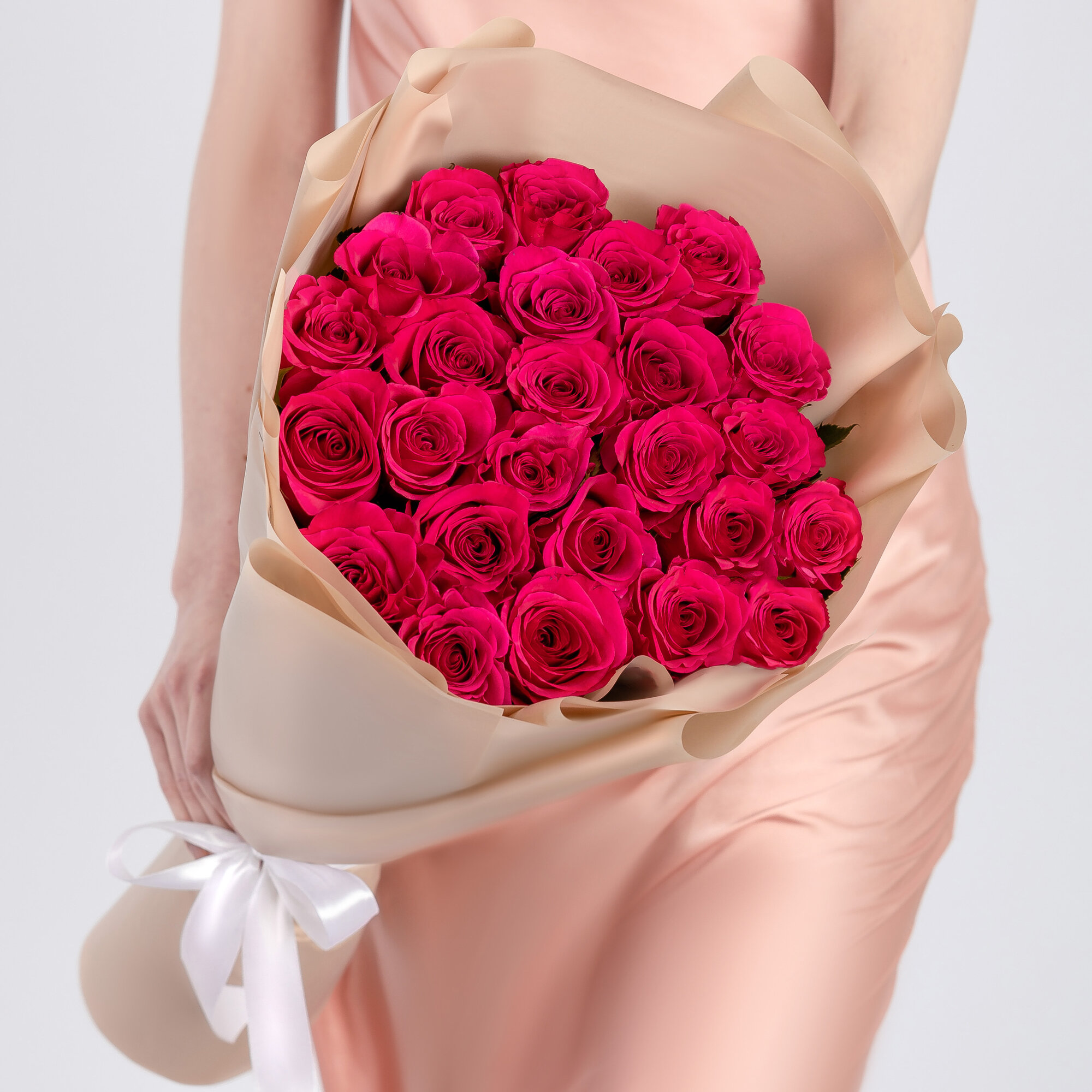 Букет Мегацвет24 "Шангри Ла", розы, 25 шт, высота 70см, малиновый