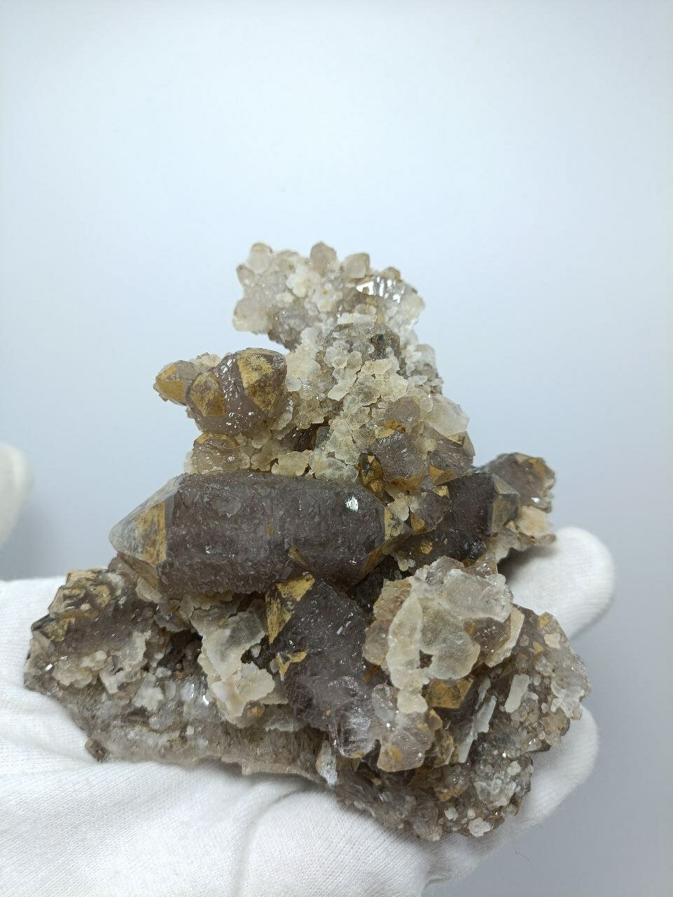 Щётка кристаллов дымчатого кварца 11.4 см, 256 г