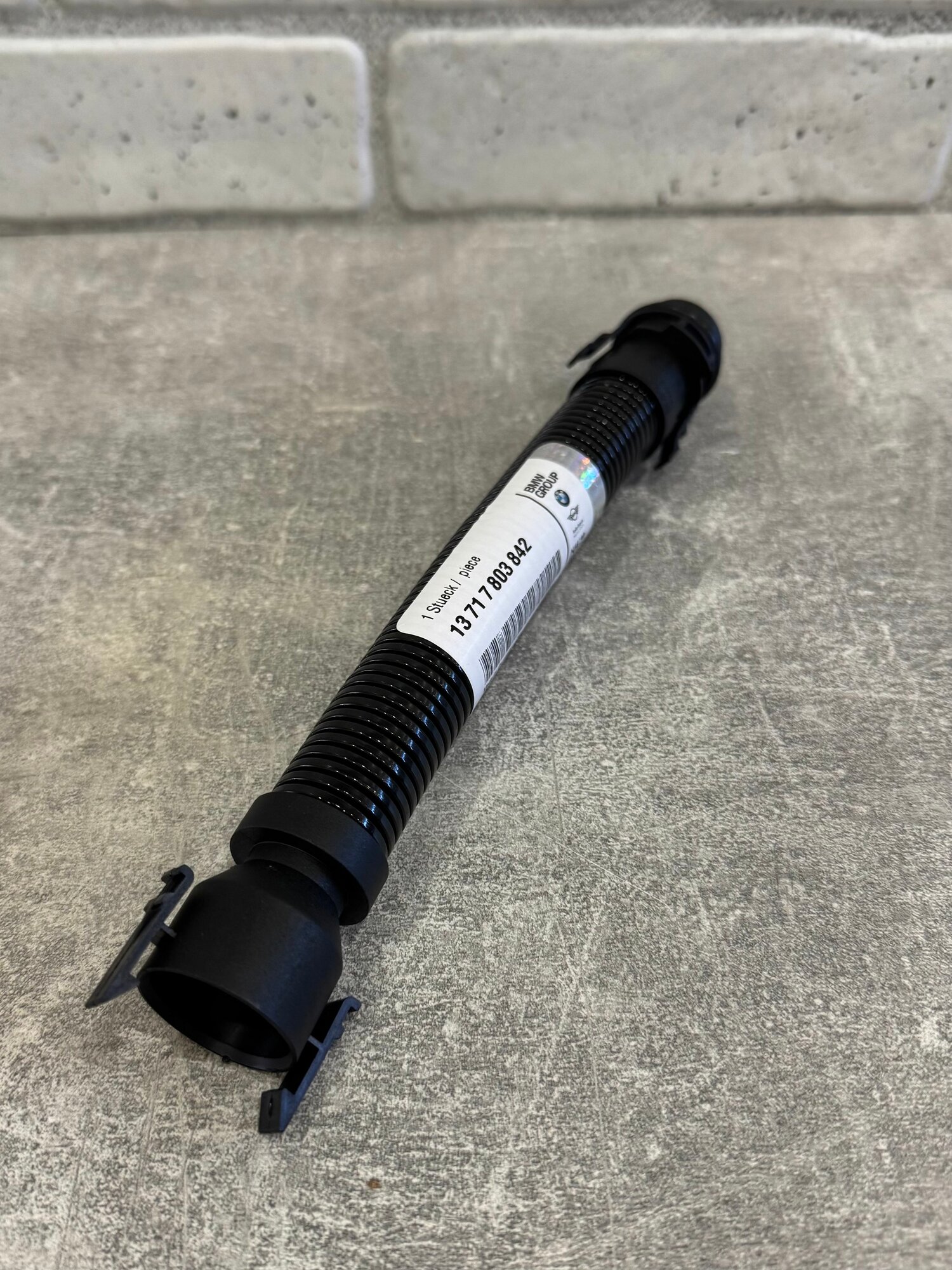 13717803842 Оригинальная трубка вентиляции BMW