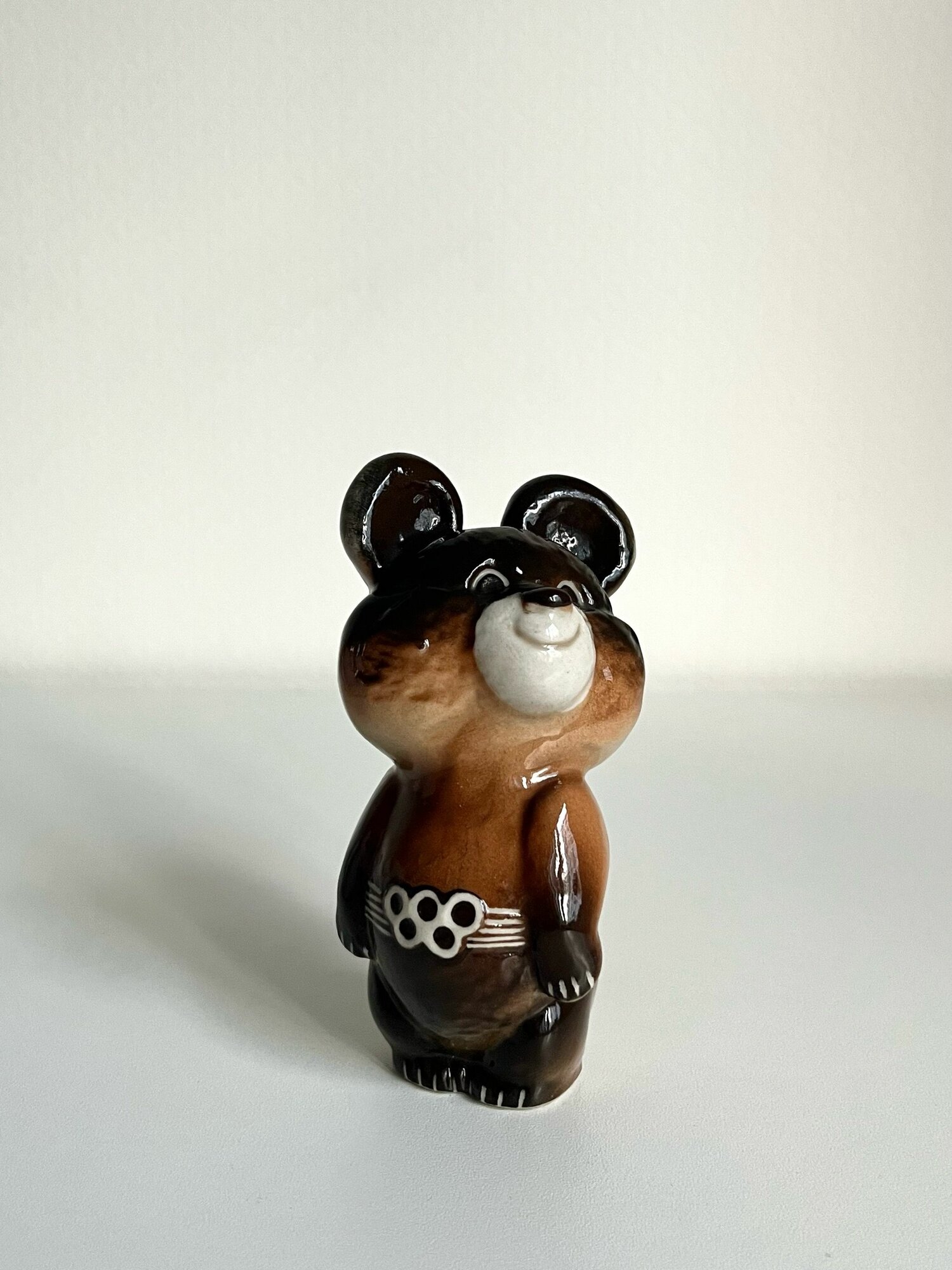 Статуэтка "Олимпийский мишка" ЛФЗ. СССР. Фарфор. Высота 12 см.