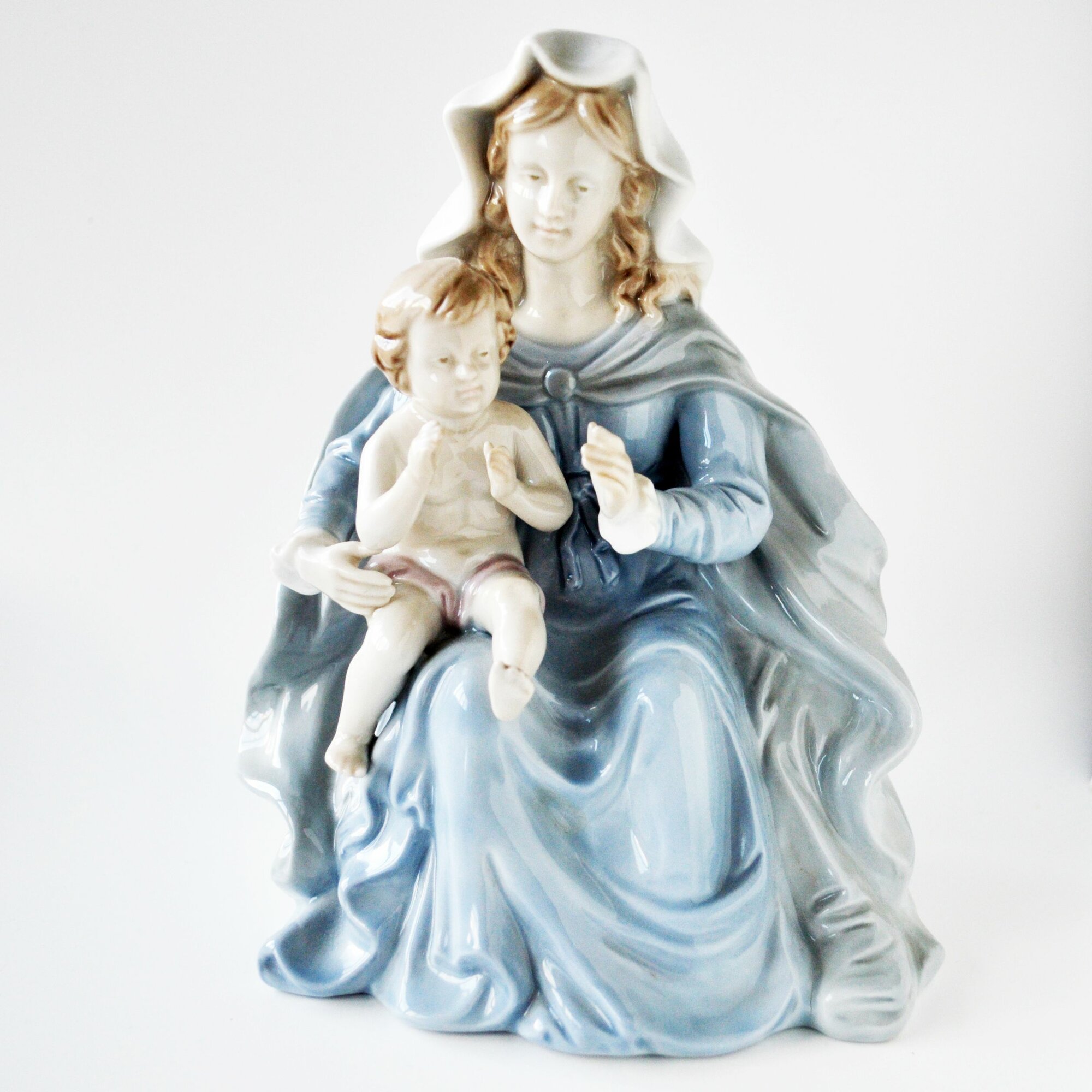 Винтажная статуэтка "Мадонна с младенцем". Фарфор, ручная подглазурная роспись. Испания, The valencia collection, 1980 год.