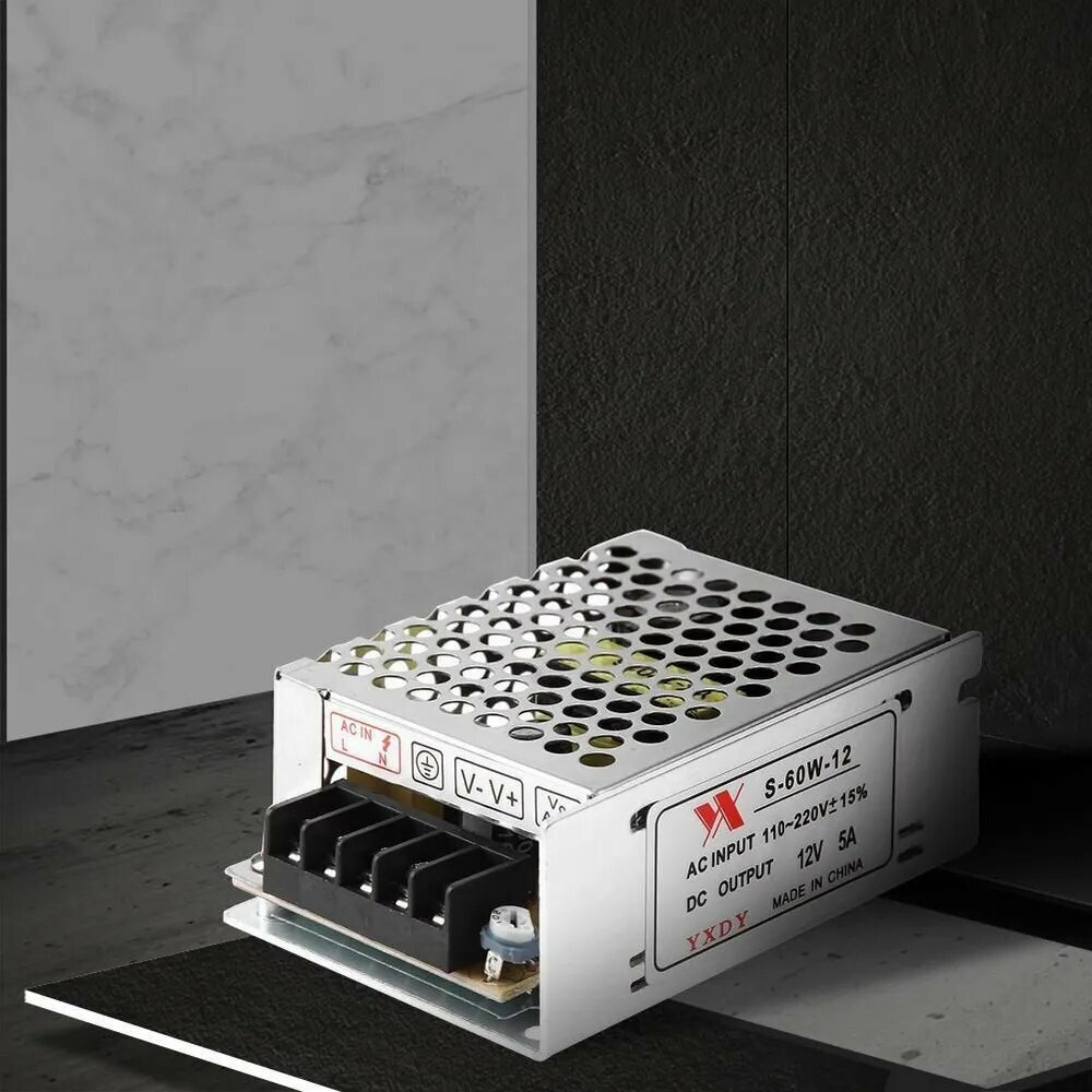 DC 12V 5A 60W Осветительный трансформатор Светодиодный драйвер Переключатель питания Адаптер питания