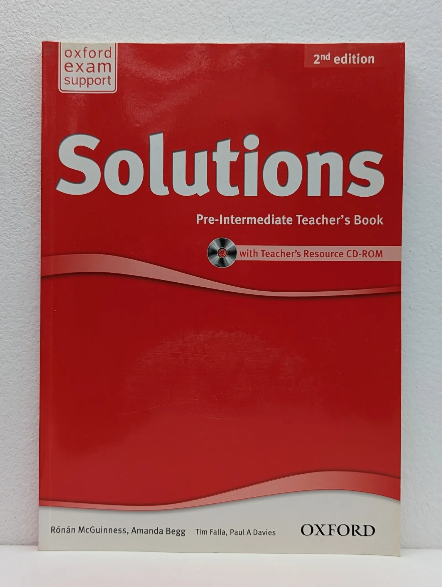 Solutions: Pre-Intermediate Teacher's Book McGuinness Rónán, Begg Amanda, Falla Tim 2012