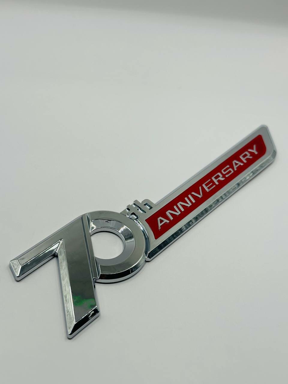 Наклейка шильдик на авто "Toyota 70 Anniversary"