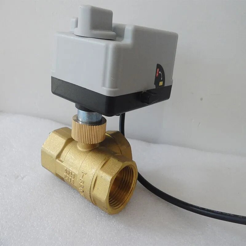 1 дюйм Трехходовой T-образной Латунный Шаровой кран с электроприводом с ручным выключателем 220B AC 3 линии 2 контролирует