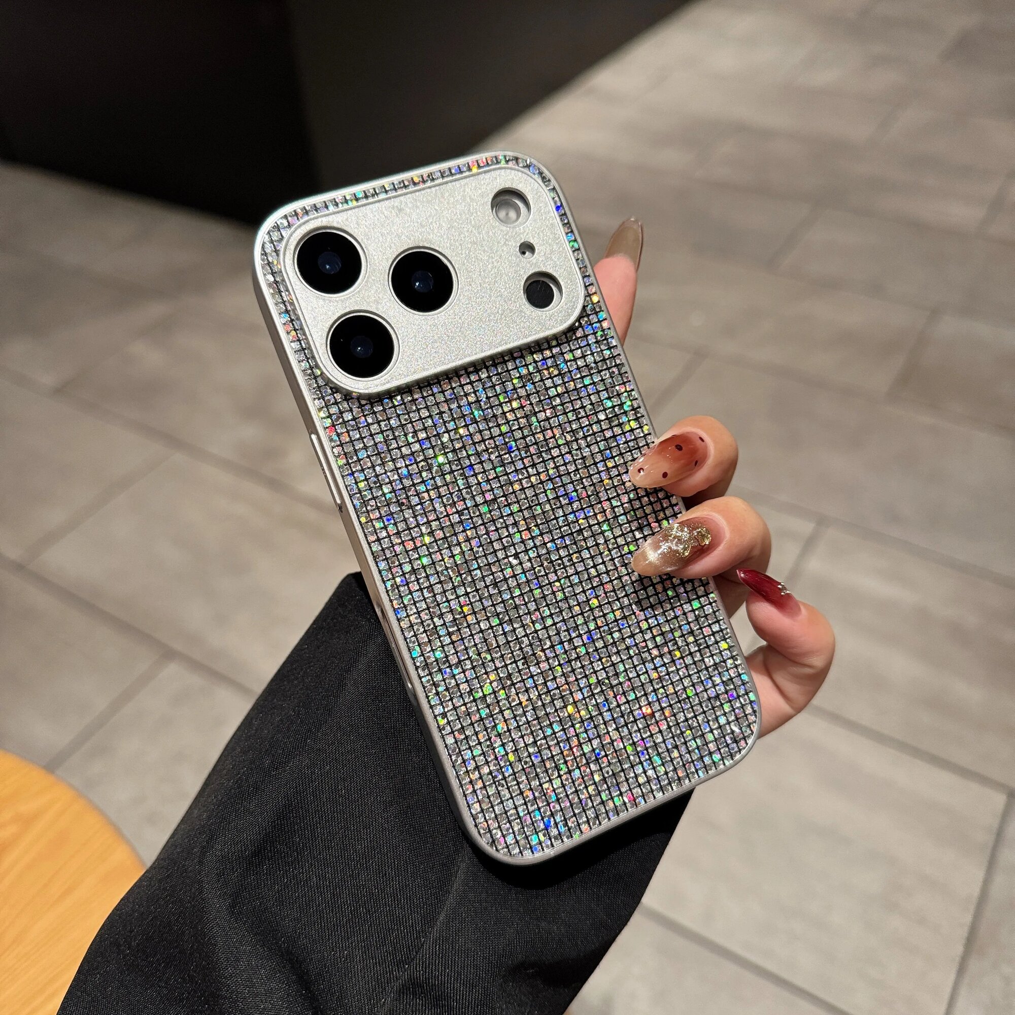 Стразы для iPhone 16 Plus, серебряный чехол