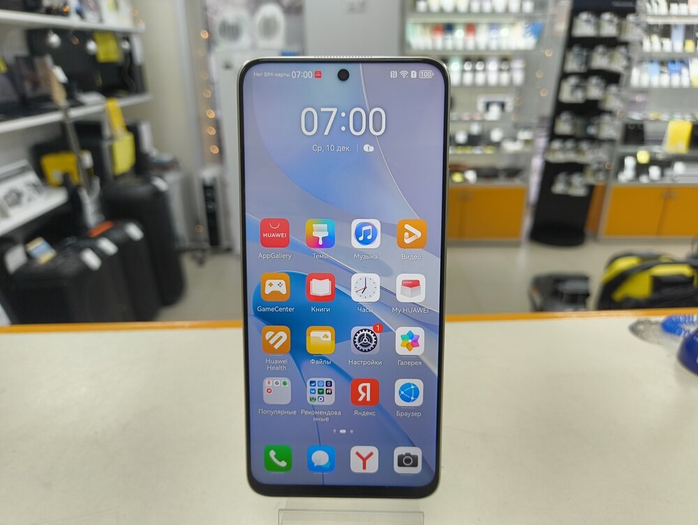 Смартфон HUAWEI nova 13i, 8+128, Белый, (б/у), уценен, дефект трещина на камере.