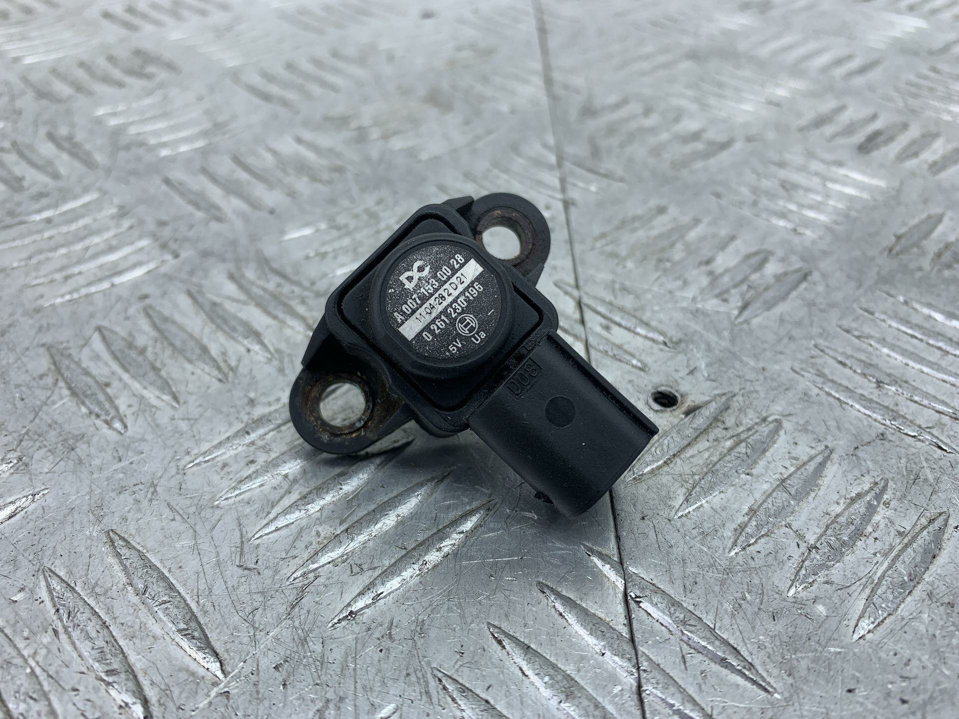 Датчик давления наддува Mercedes-Benz Sprinter W906 (2006 - 2014) A0071530028