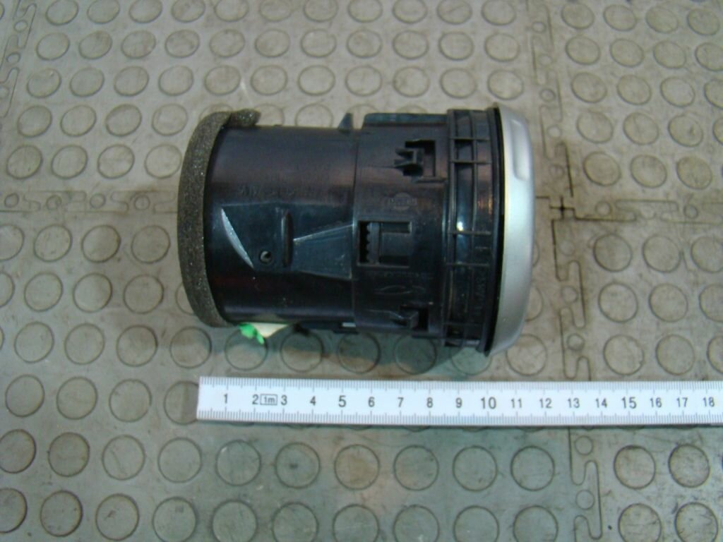Дефлектор воздушный Nissan Qashqai (J10) 2006-2014 68760JD10A (с пробегом)
