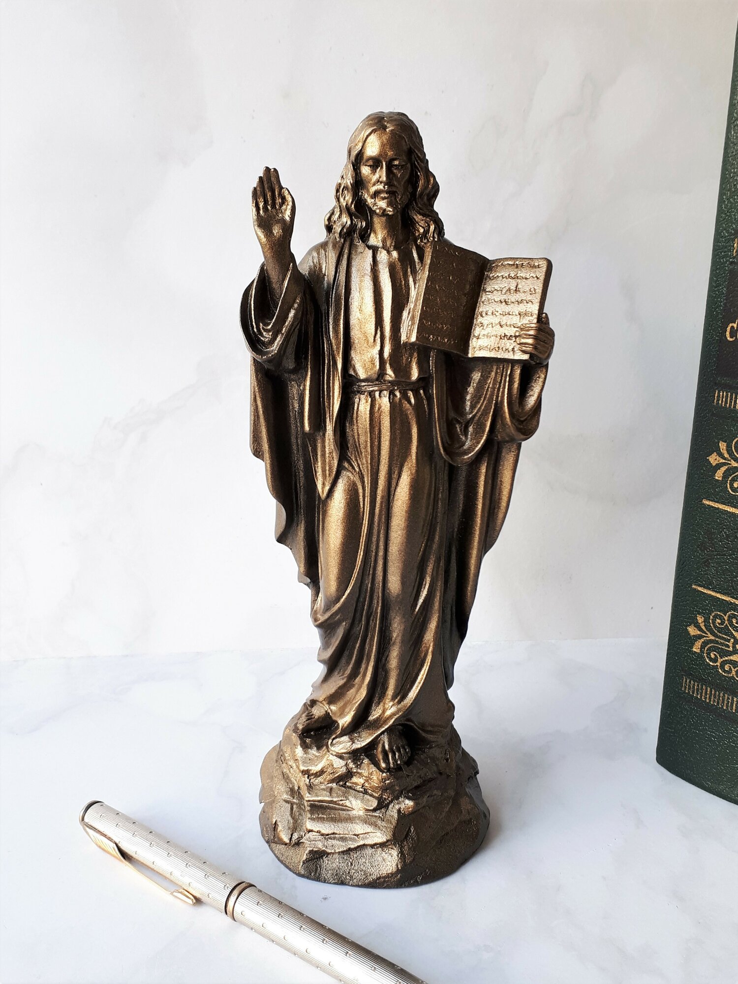 Статуэтка Иисус, высота 18см. Мраморная крошка. Цвет бронза. Религиозная, православная фигурка.