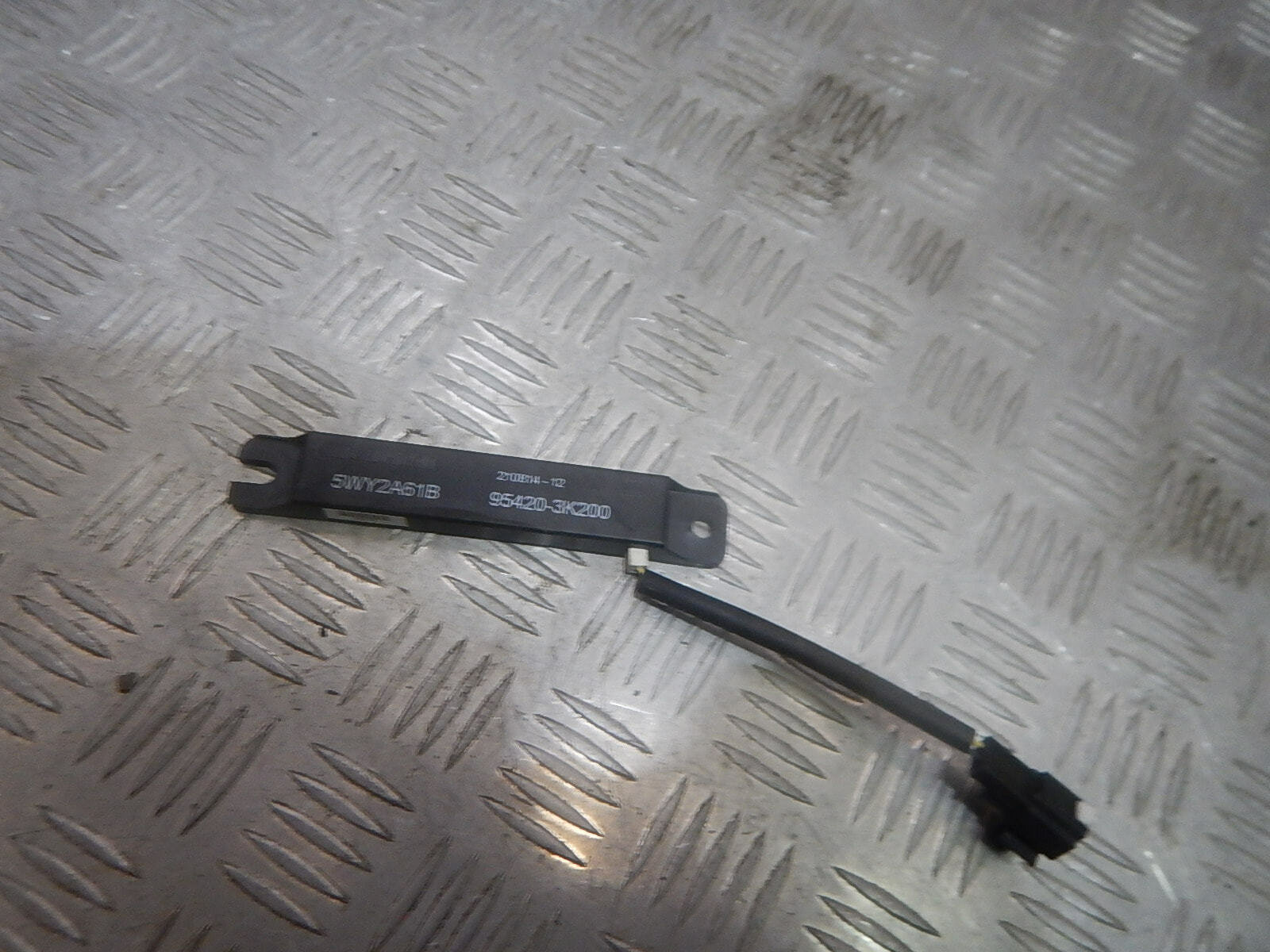 Б/У Антенна, KIA (Киа)-SORENTO (09-) KIA SORENTO (09-20) Иммобилайзера. Без видимых повреждений. 274539 Hyundai-KIA арт. ...