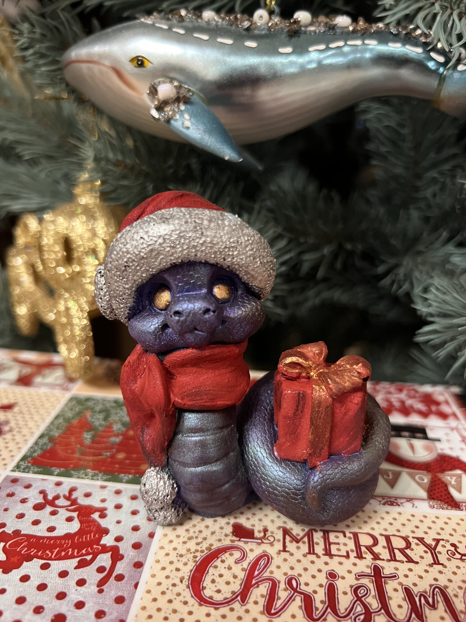 Шоколадная фигура "Змея" №3, молочный бельгийский шоколад, ручная работа