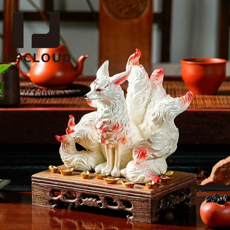 Фигурка девятихвостой лисы из смолы с деревянной основой 13.8 см, бело-фиолетовая, коллекционная, подарок