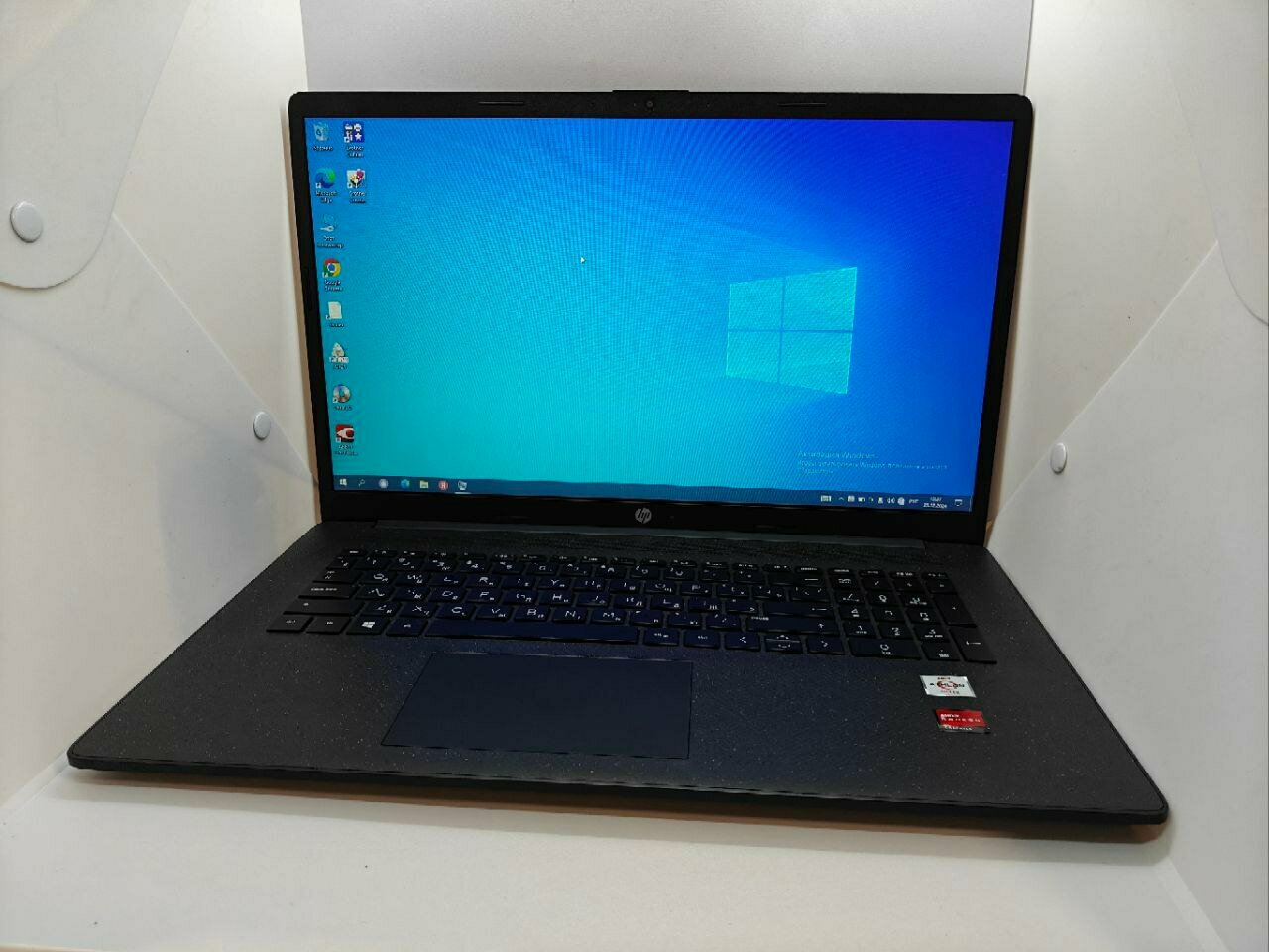 17.3 Ноутбук HP 17-cp0091ur 4D4B5EA AMD Athlon Silver AMD Athlon Silver 3050U 2.3 ГГц, AMD Radeon, 4Гб, SSD 256, черный