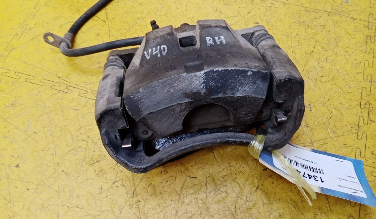 Суппорт передний Camry V40 Toyota 4773033340
