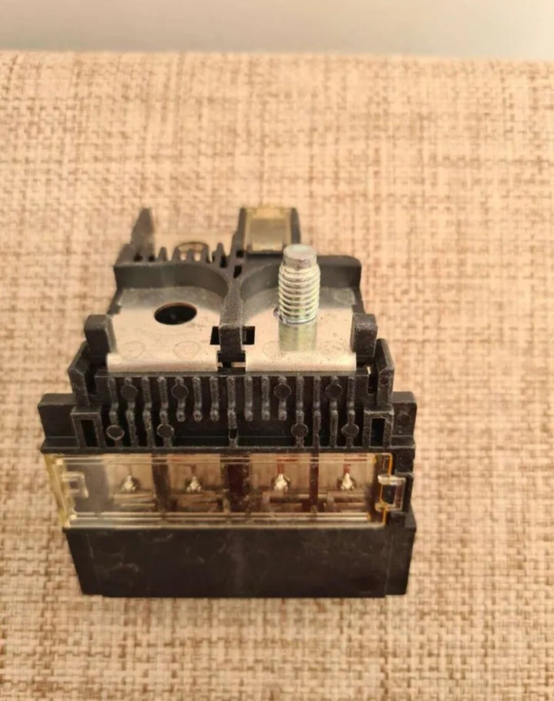 Блок предохранителей на плюсовую клемму Nissan