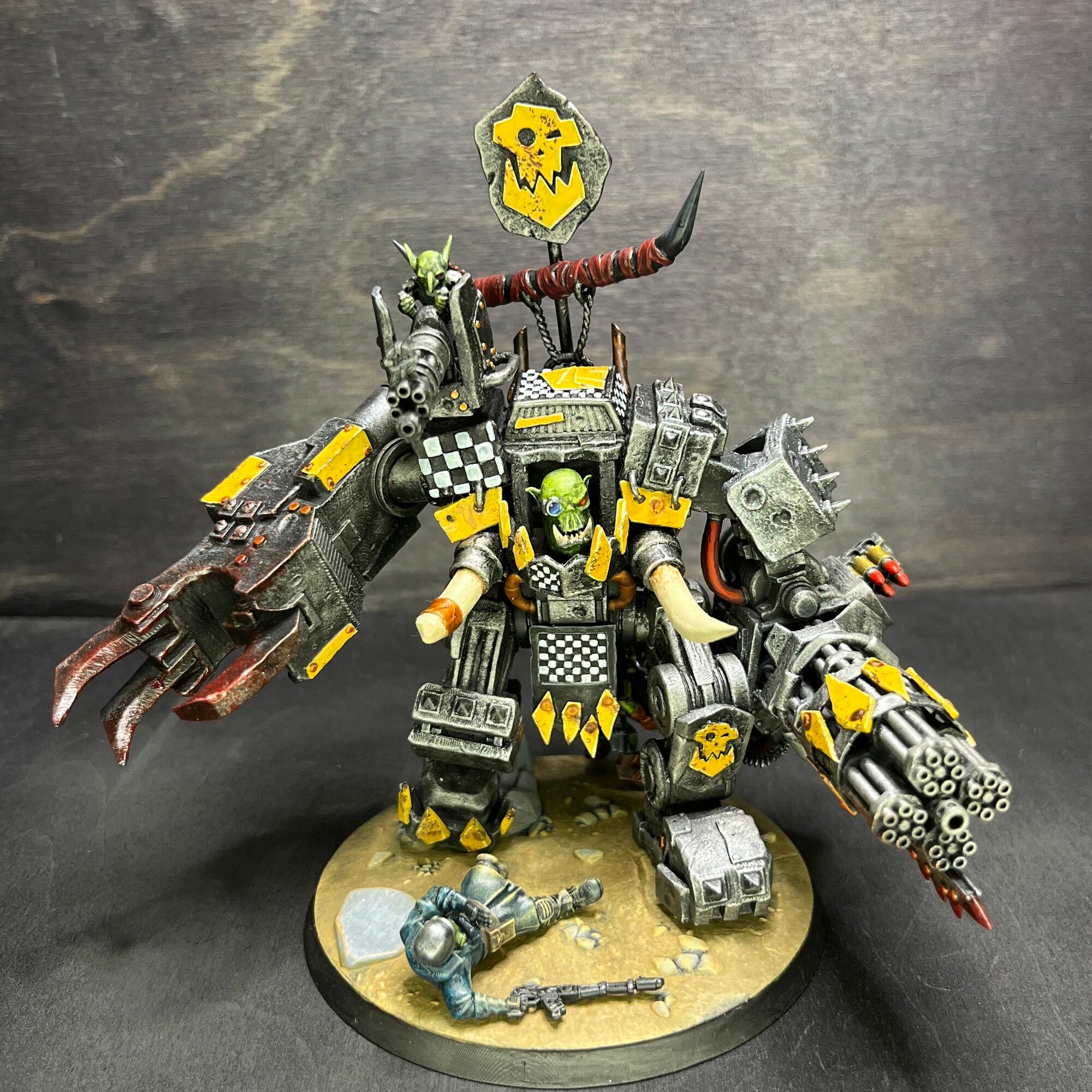 Big Bad Ork Boss warhammer 40000. Большой Босс Орков ( Варбосс). Миниатюра окрашена . Вархаммер 40К .