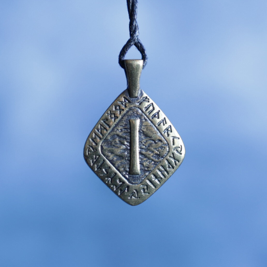 Бронзовый талисман с руной Иса — амулет покоя и концентрации