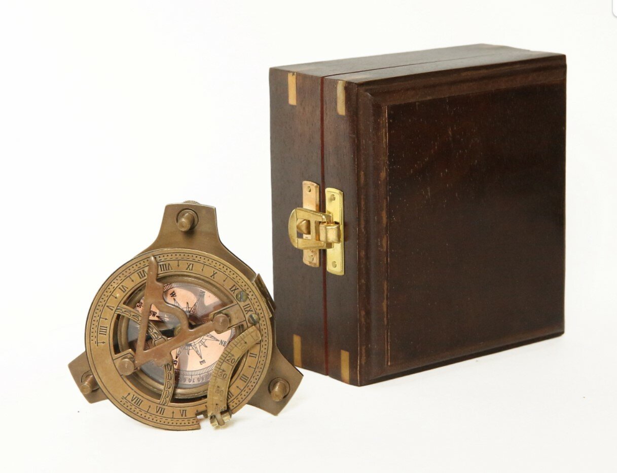 Морской компас в деревянном футляре h 6; 11х11 см; d 8 KSVA-TN-24-3716