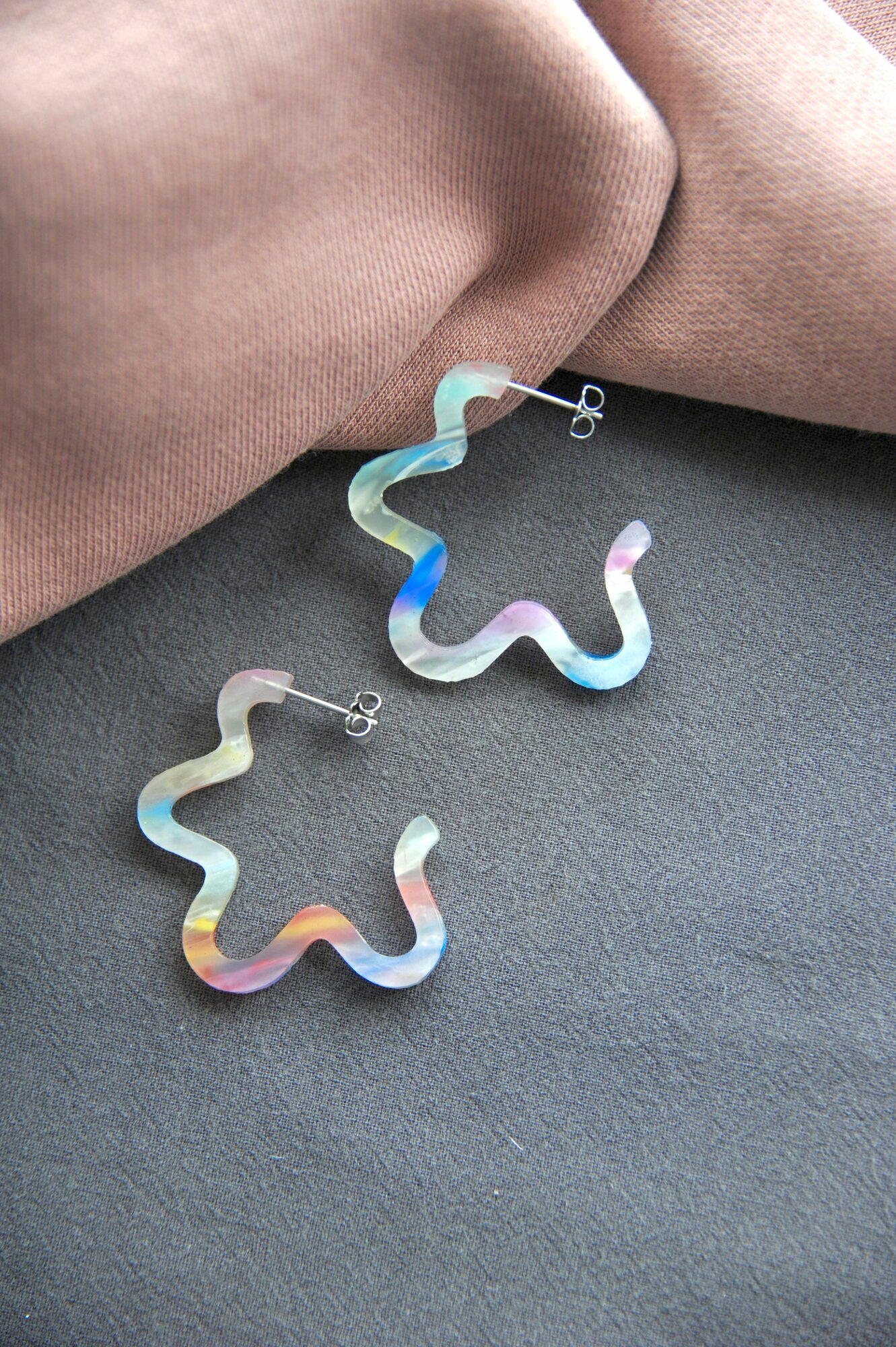 Серьги конго, пластик